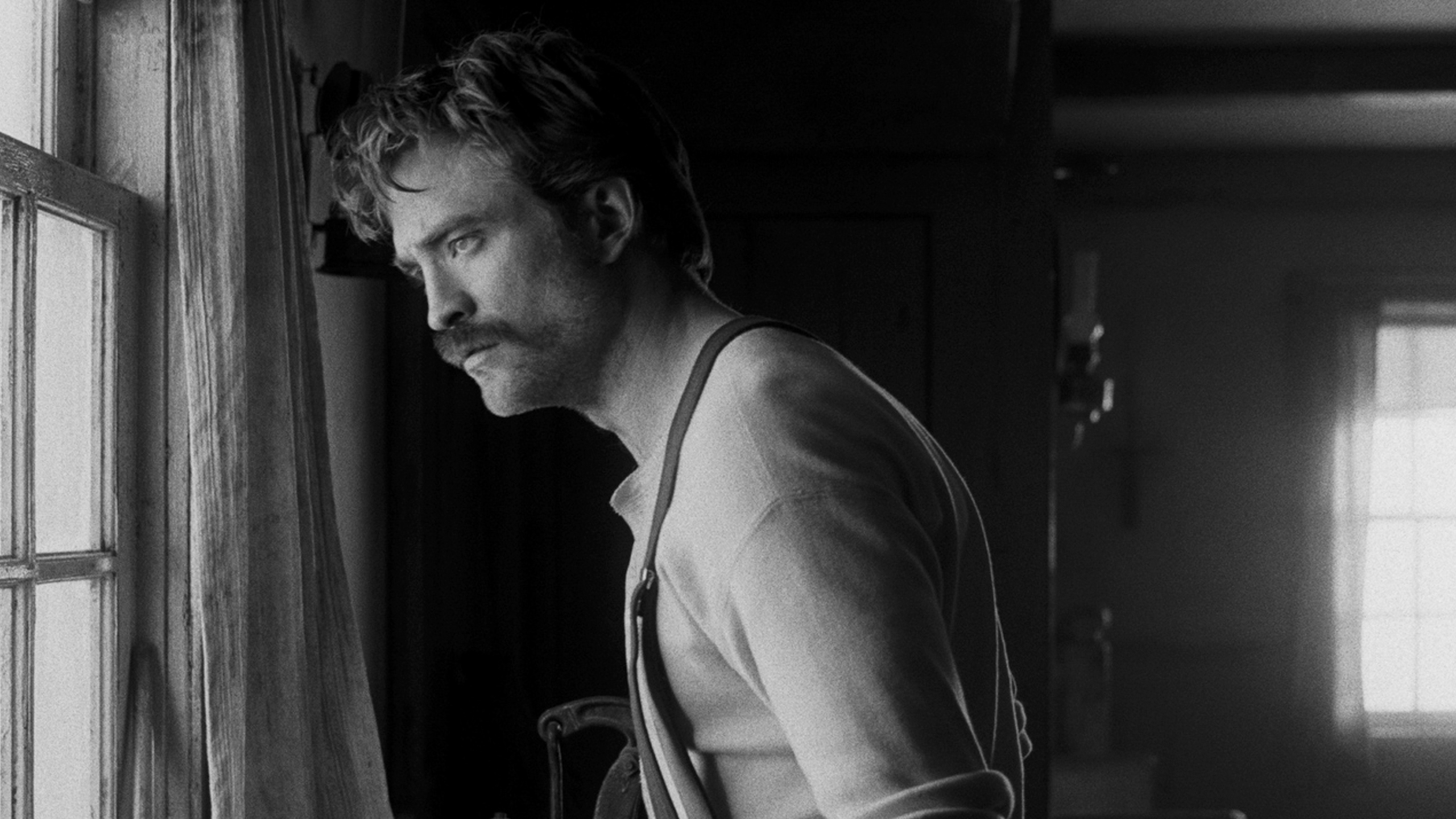 ロバート・パティンソン（新『バットマン』）、孤島での過酷労働シーン映像集！ウィレム・デフォー&パティンソン、監督のインタビューも！ 今夏の大 ...